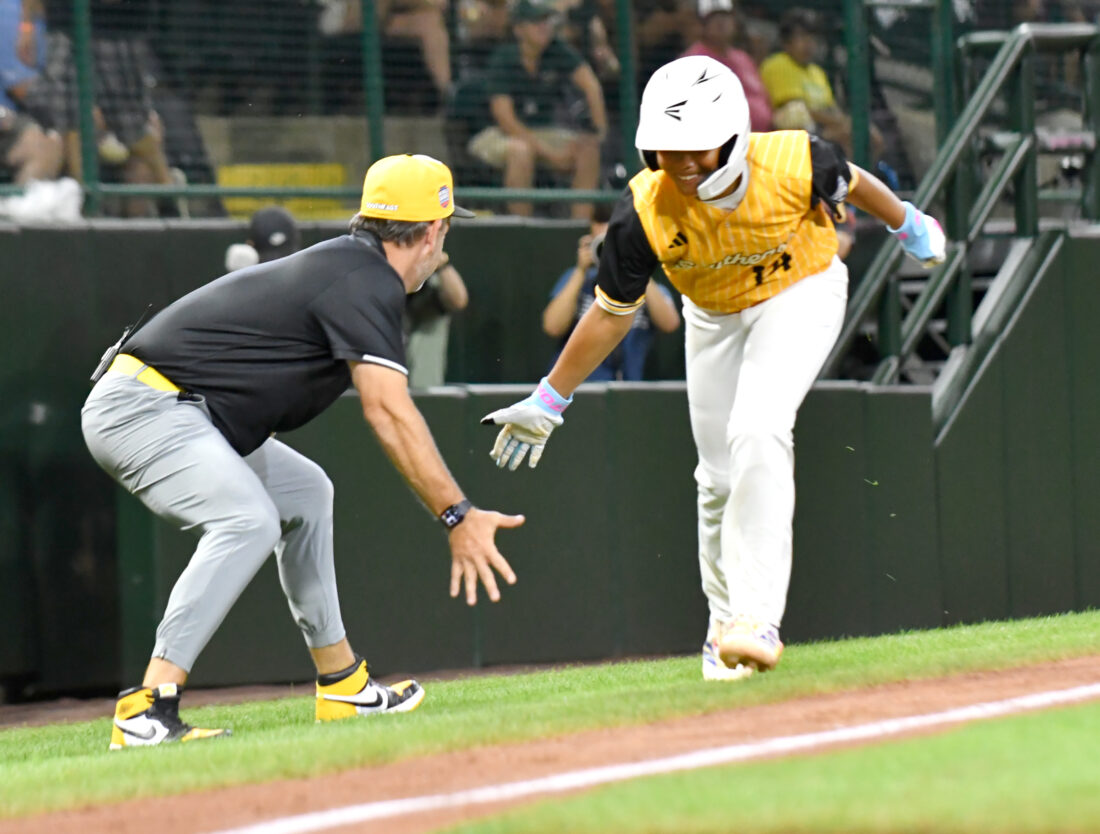 Florida defeats Washington at Lamade Stadium 6-1 on Friday night | News ...